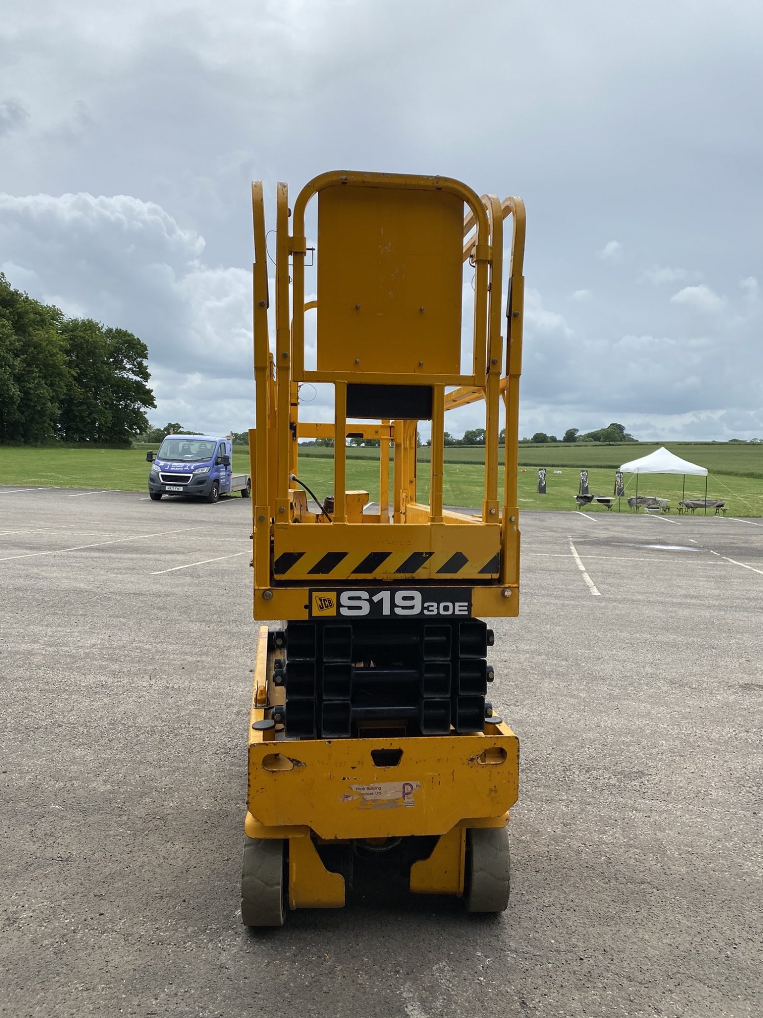 pre-owned-jcb-s1930-ultra-narrow-dc-self-propelled-electric-scissor-lift