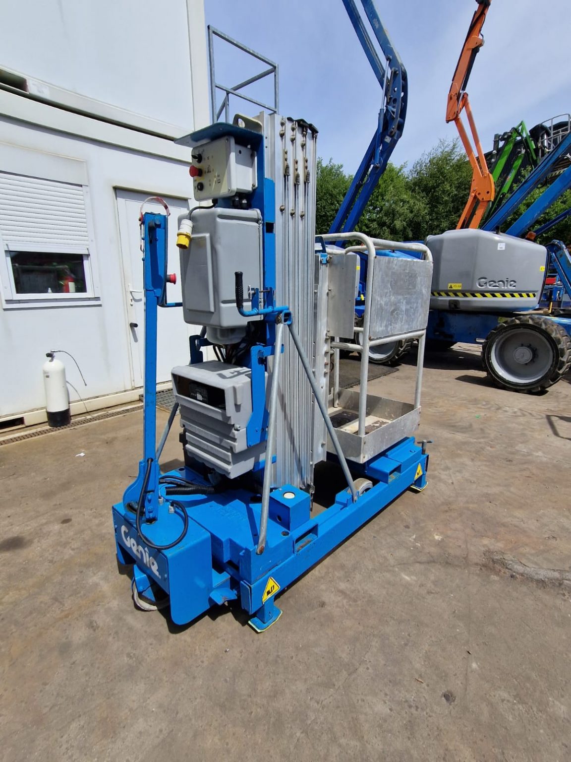 PRE-OWNED USED 2007 GENIE IWP 20 DC Self Propelled Lift