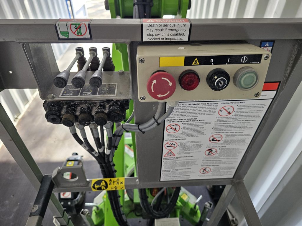 PRE-OWNED Niftylift Nifty 90 Road Towable Platform - Pure Platforms