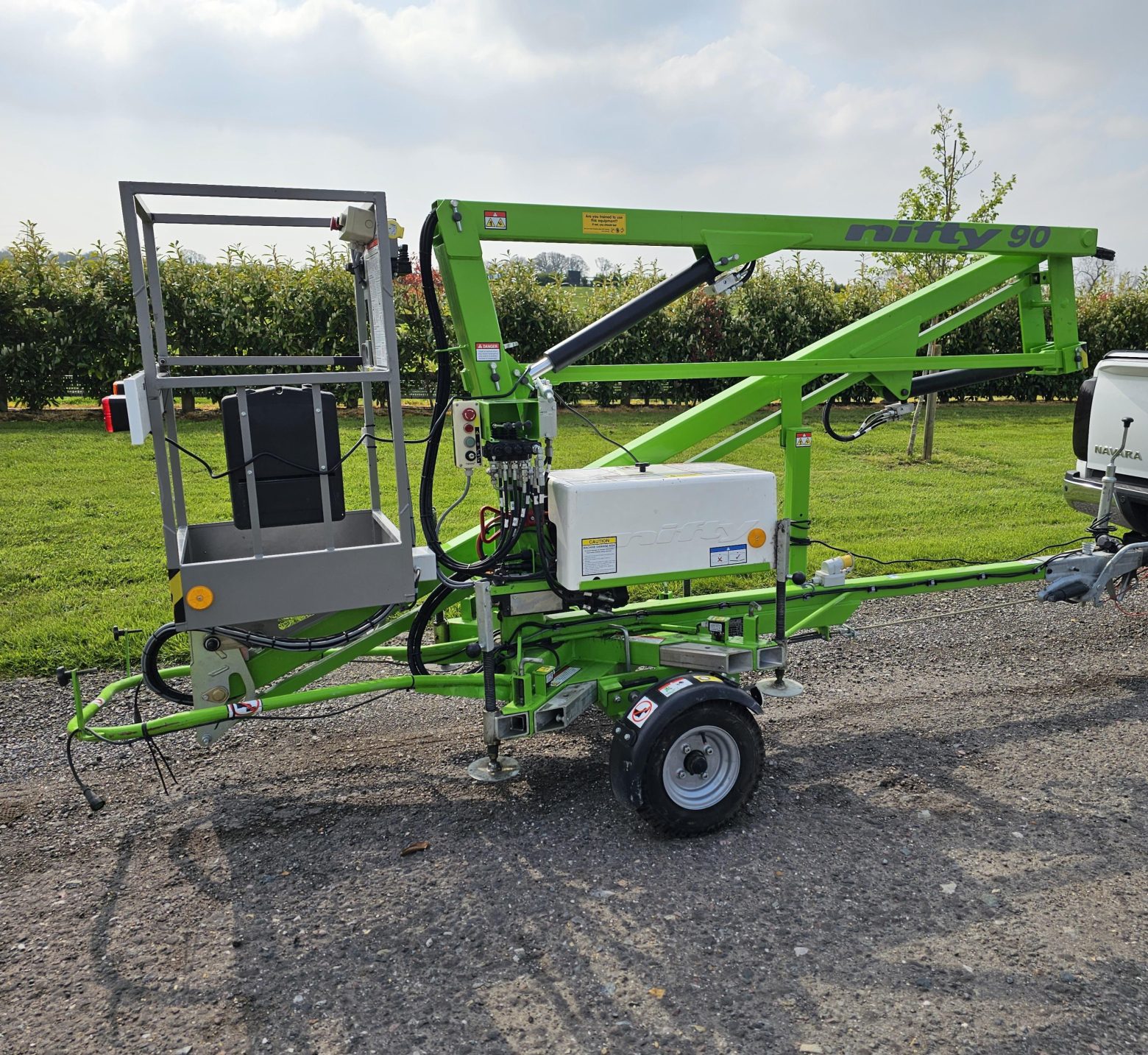 PRE-OWNED Niftylift Nifty 90 Road Towable Platform - Pure Platforms
