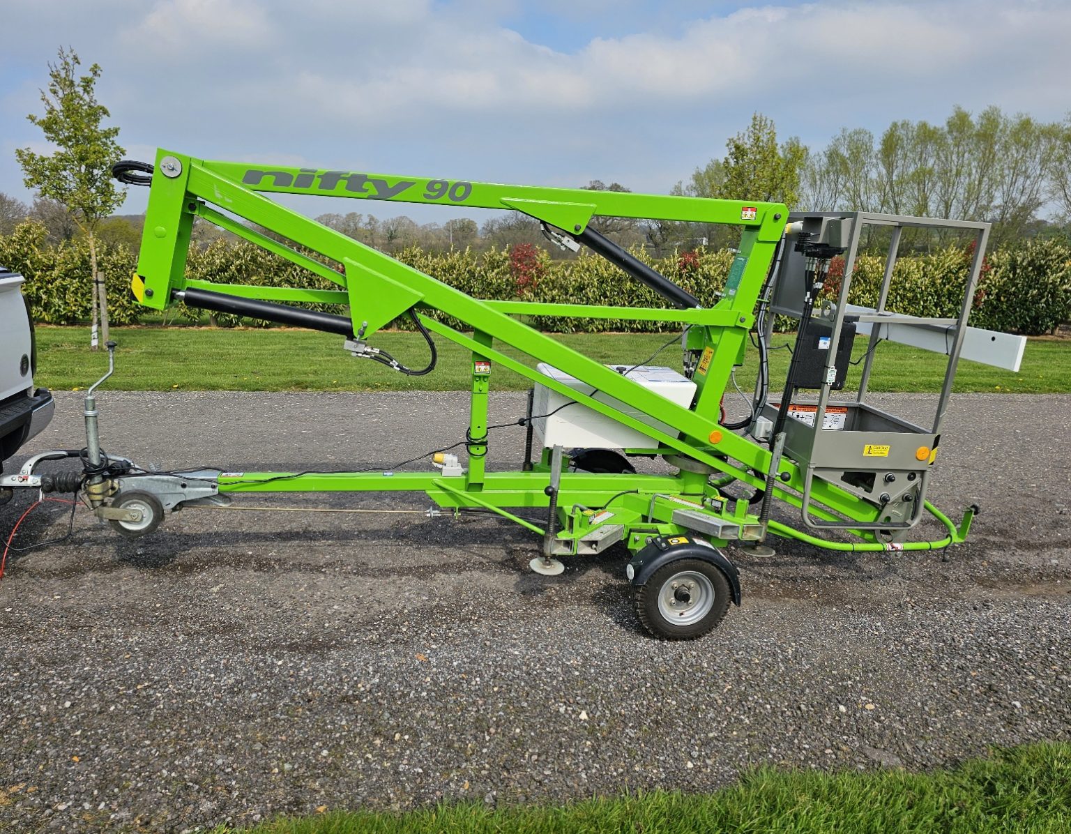 PRE-OWNED Niftylift Nifty 90 Road Towable Platform - Pure Platforms